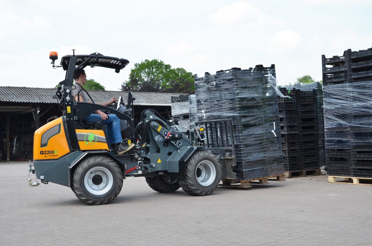 G2200E Series - Giant Loaders