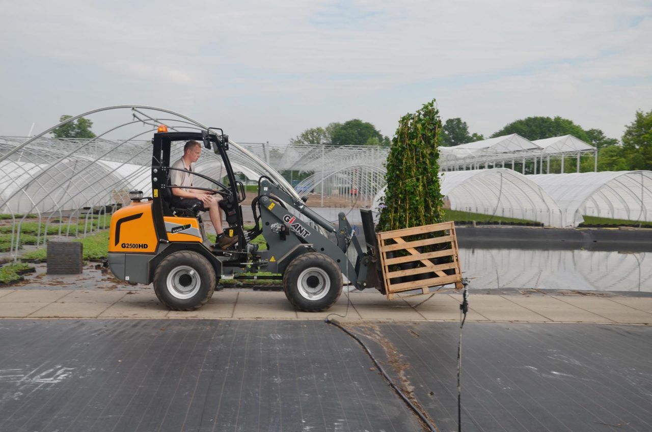 G2500 Series Heavy Duty Articulated Wheel Loader - Giant Loaders