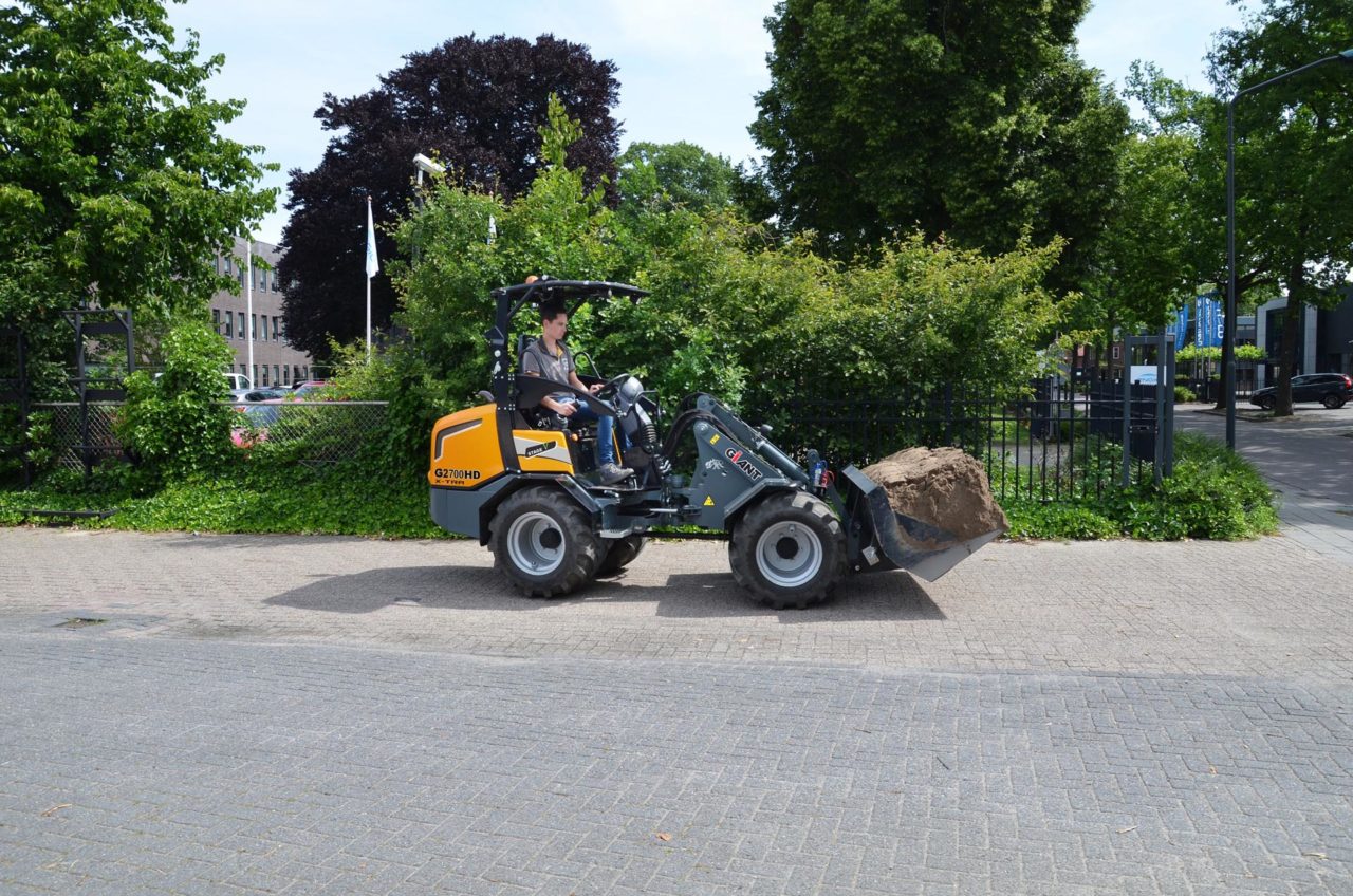 G2700 Series - Giant Loaders