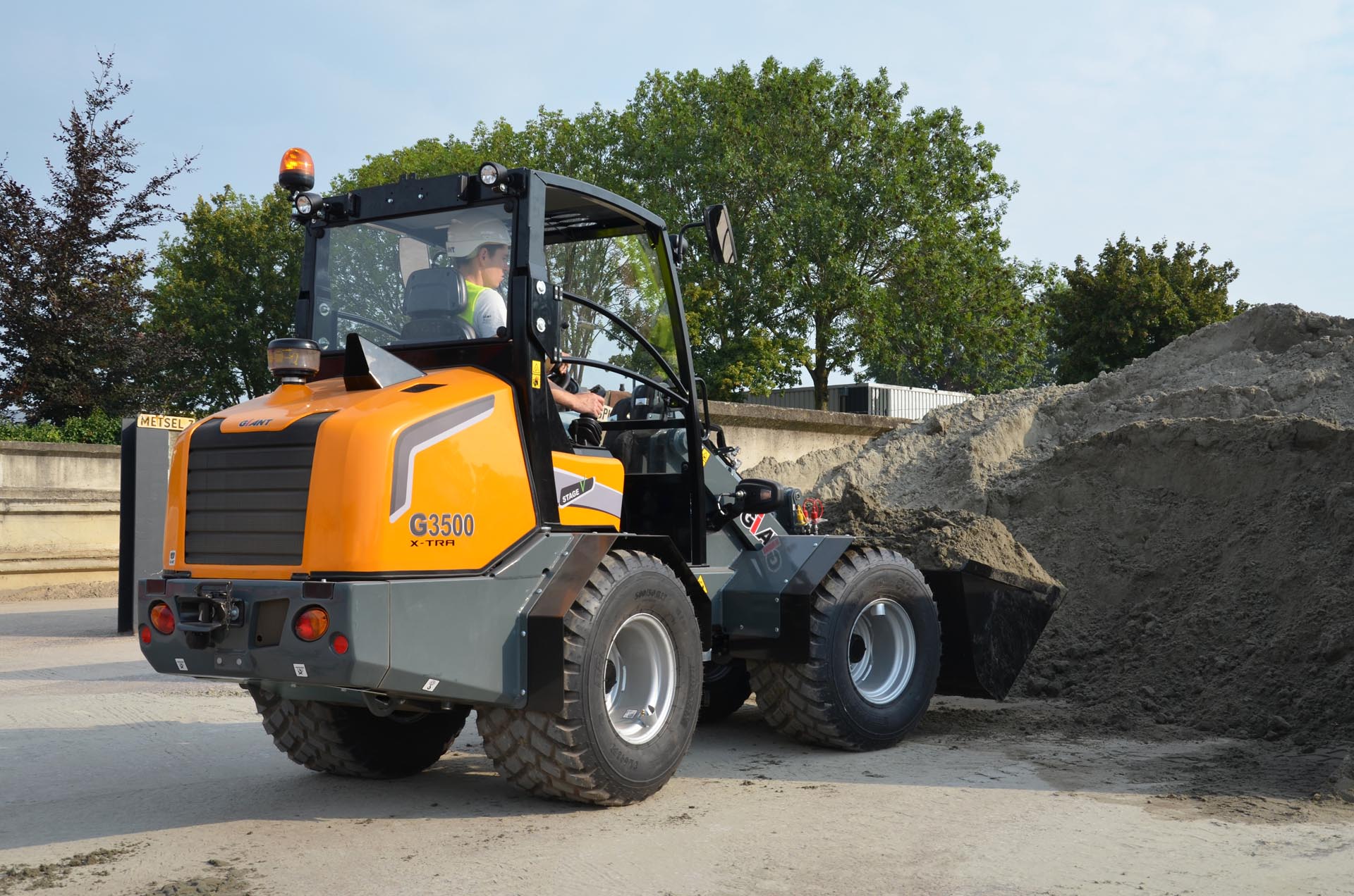 G3500 Series Articulating Wheel Loader with 66 Horsepower
