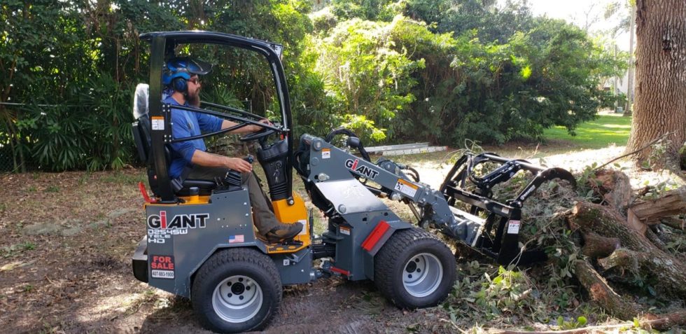 G1200 TELE - A subcompact telehandler powerhouse - Giant Loaders